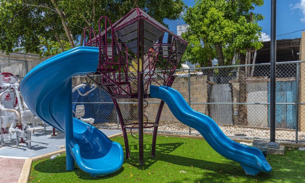 Reconstrucción de parque y construcción de área deportiva en la ...